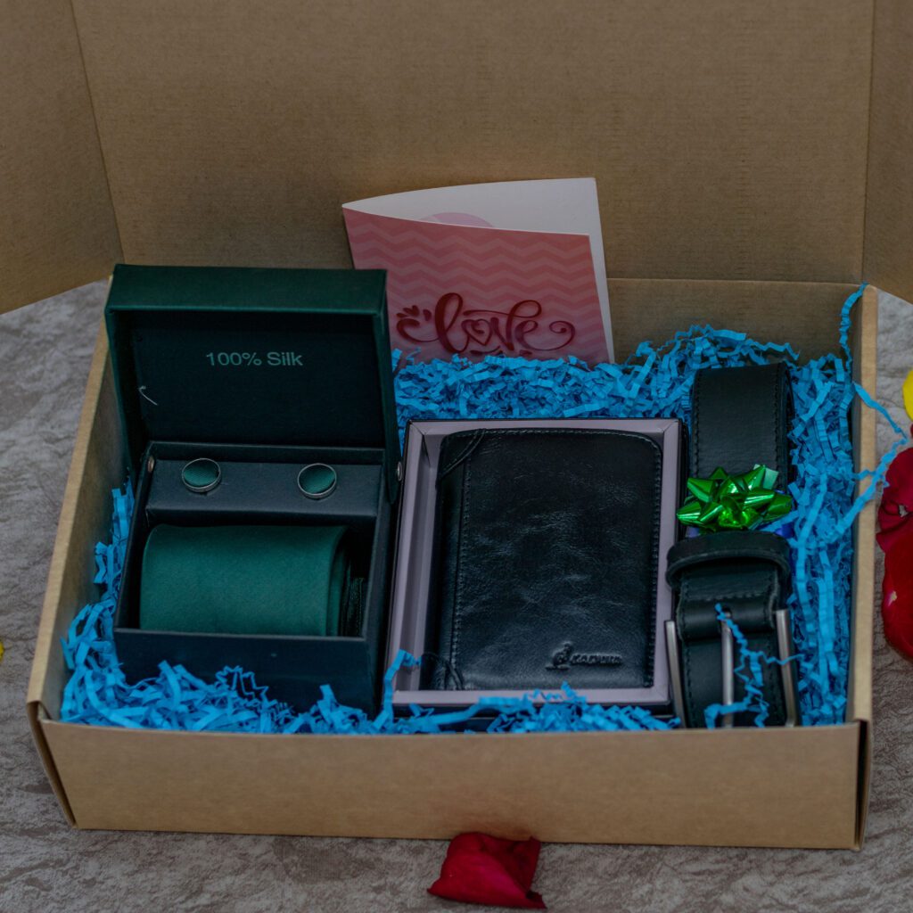 Men's Hamper- Tie Set, Wallet, and Belt - Pablo Gift Shop