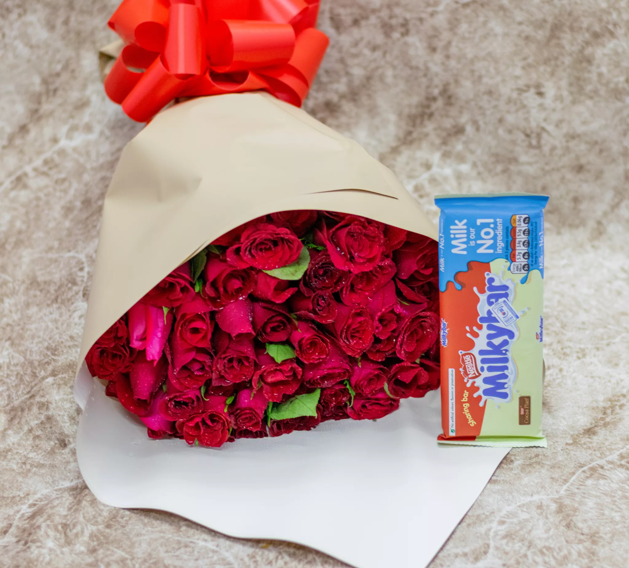 Fresh Red Roses And Milky Bar Chocolate - Pablo Gift Shop